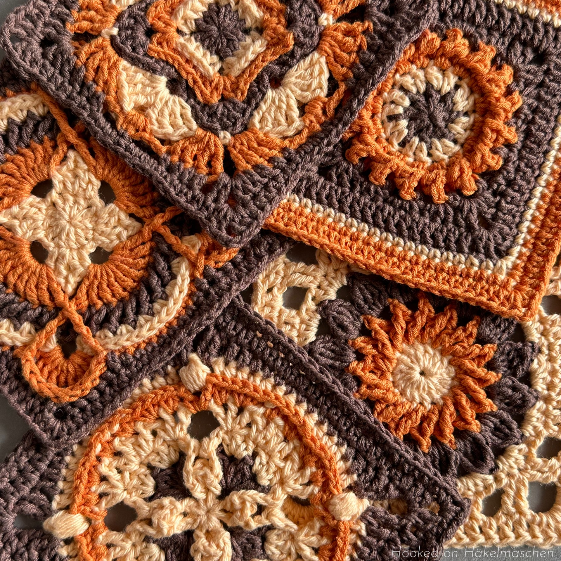 Beautiful 6 Inch Squares – designed by Pam – Hooked on Häkelmaschen